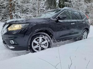 Black Nissan X-Trail 2014 in Klaipeda, with an engine capacity of 1.60 L and mileage of 305 thousand km for 7700 €, photo 3 on AUTOMOTO.COM.LV