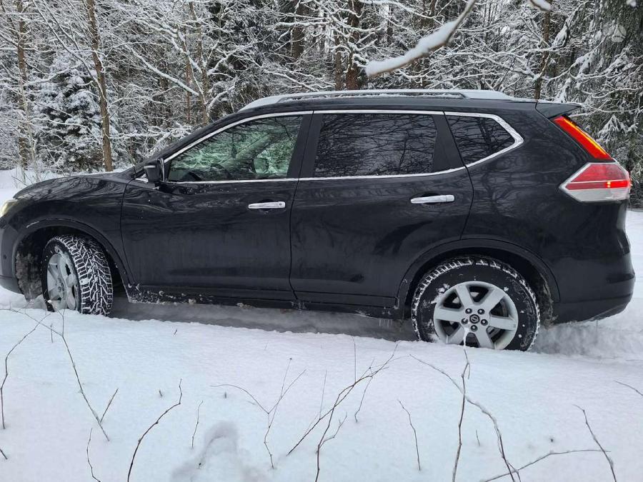 Black Nissan X-Trail 2014 in Klaipeda, with an engine capacity of 1.60 L and mileage of 305 thousand km for 7700 €, photo 5 on AUTOMOTO.COM.LV