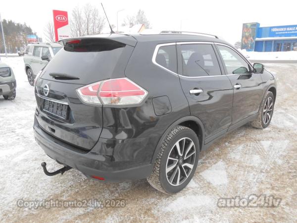 Black Nissan X-Trail 2014 in Viljandi, with an engine capacity of 1.60 L and mileage of 180 thousand km for 10990 €, photo 2 on AUTOMOTO.COM.LV