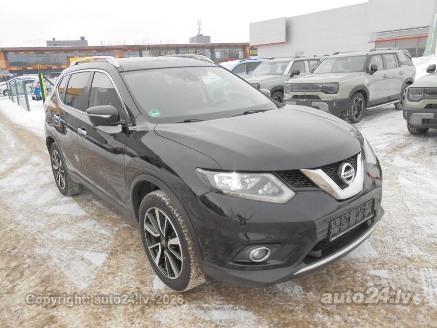 Black Nissan X-Trail 2014 in Viljandi, with an engine capacity of 1.60 L and mileage of 180 thousand km for 10990 €, photo 3 on AUTOMOTO.COM.LV