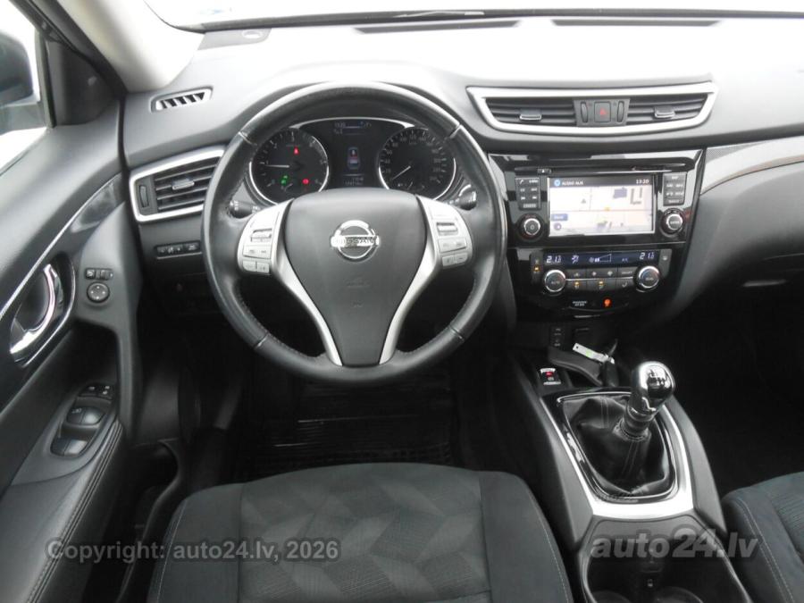 Black Nissan X-Trail 2014 in Viljandi, with an engine capacity of 1.60 L and mileage of 180 thousand km for 10990 €, photo 5 on AUTOMOTO.COM.LV