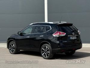 Black Nissan X-Trail 2014 in Tallinn, with an engine capacity of 1.60 L and mileage of 247 thousand km for 7990 €, photo 6 on AUTOMOTO.COM.LV