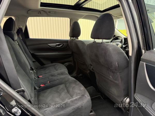 Black Nissan X-Trail 2014 in Tallinn, with an engine capacity of 1.60 L and mileage of 247 thousand km for 7990 €, photo 9 on AUTOMOTO.COM.LV