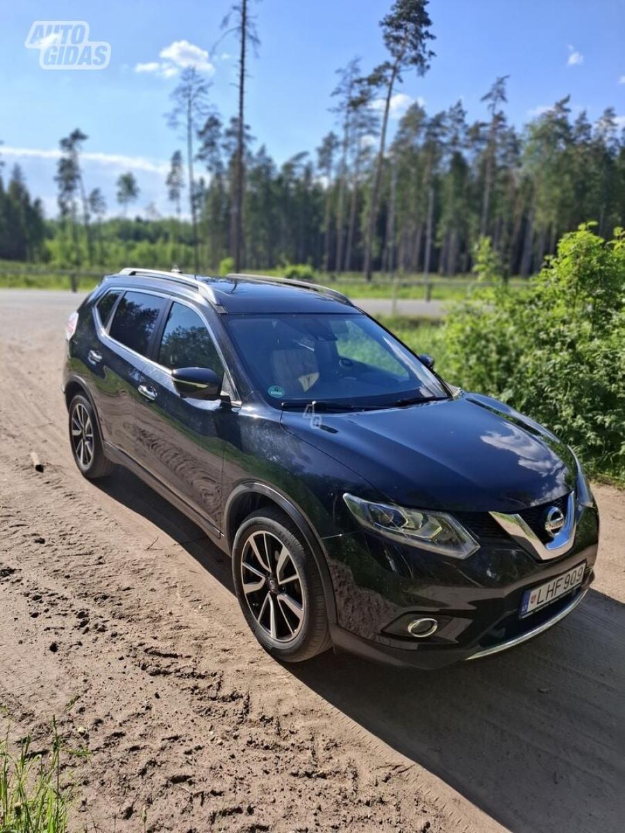 Black Nissan X-Trail 2014 in Kazlu Ruda, with an engine capacity of 1.60 L and mileage of 117 thousand km for 12000 €, photo 3 on AUTOMOTO.COM.LV