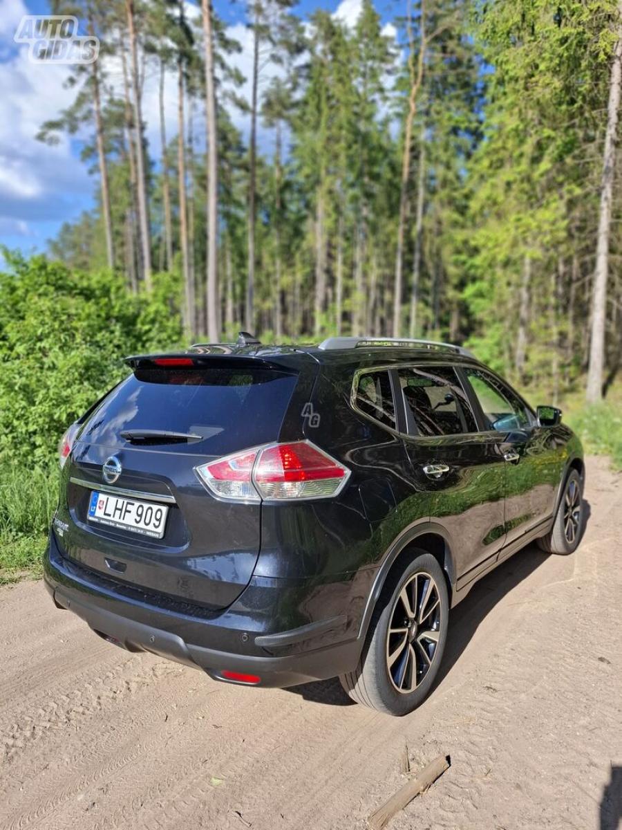 Black Nissan X-Trail 2014 in Kazlu Ruda, with an engine capacity of 1.60 L and mileage of 117 thousand km for 12000 €, photo 4 on AUTOMOTO.COM.LV