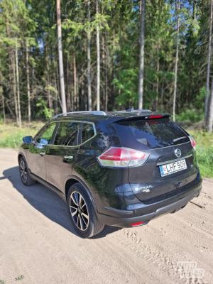 Black Nissan X-Trail 2014 in Kazlu Ruda, with an engine capacity of 1.60 L and mileage of 117 thousand km for 12000 €, photo 5 on AUTOMOTO.COM.LV