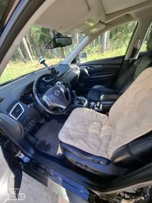Black Nissan X-Trail 2014 in Kazlu Ruda, with an engine capacity of 1.60 L and mileage of 117 thousand km for 12000 €, photo 7 on AUTOMOTO.COM.LV