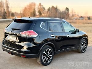 Black Nissan X-Trail 2014 in Ogre, with an engine capacity of 1.60 L and mileage of 231 thousand km for 8800 €, photo 5 on AUTOMOTO.COM.LV