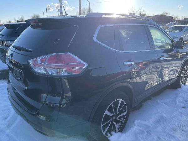 Black Nissan X-Trail 2015 in Panevezys, with an engine capacity of 1.60 L and mileage of 270 thousand km for 7650 €, photo 4 on AUTOMOTO.COM.LV