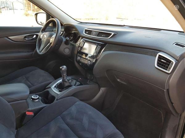 Black Nissan X-Trail 2015 in Siauliai, with an engine capacity of 1.60 L and mileage of 269 thousand km for 8700 €, photo 11 on AUTOMOTO.COM.LV