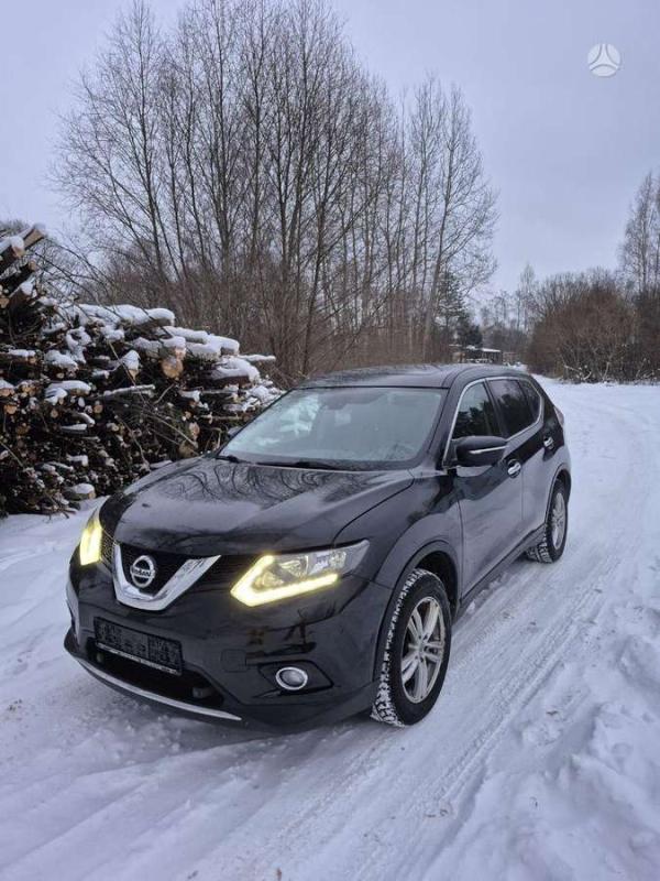 Black Nissan X-Trail 2015 in Rokiskis, with an engine capacity of 1.60 L and mileage of 284 thousand km for 8300 €, photo 1 on AUTOMOTO.COM.LV