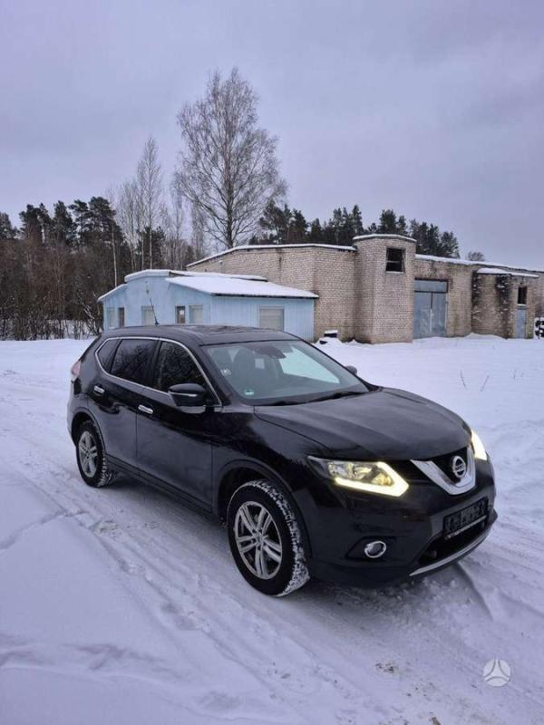Black Nissan X-Trail 2015 in Rokiskis, with an engine capacity of 1.60 L and mileage of 284 thousand km for 8300 €, photo 2 on AUTOMOTO.COM.LV