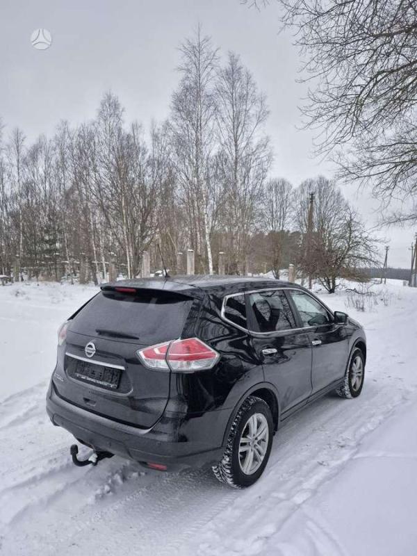 Black Nissan X-Trail 2015 in Rokiskis, with an engine capacity of 1.60 L and mileage of 284 thousand km for 8300 €, photo 5 on AUTOMOTO.COM.LV
