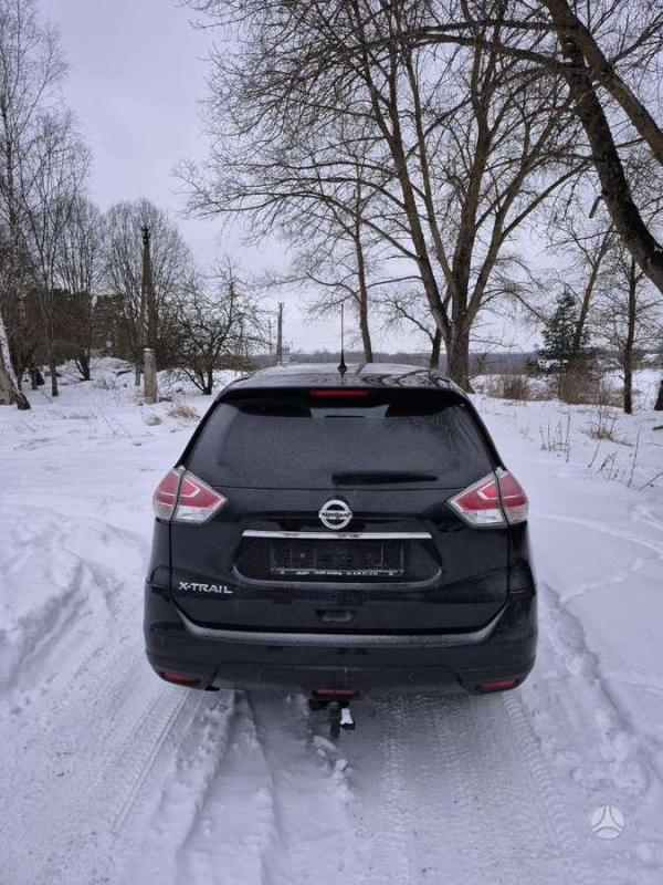 Black Nissan X-Trail 2015 in Rokiskis, with an engine capacity of 1.60 L and mileage of 284 thousand km for 8300 €, photo 6 on AUTOMOTO.COM.LV