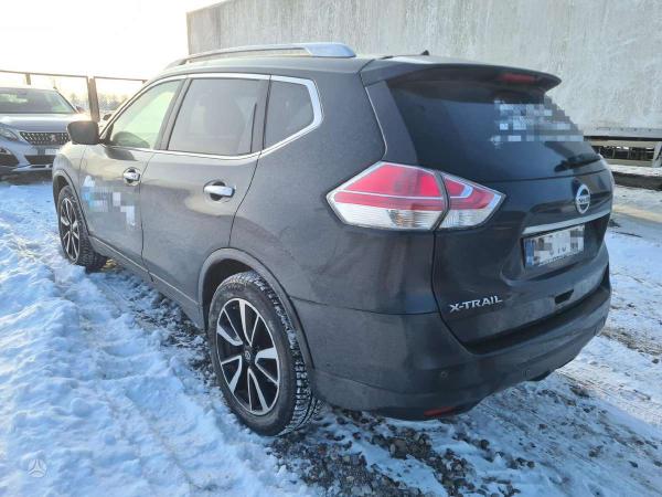 Black Nissan X-Trail 2015 in Taurage, with an engine capacity of 1.60 L and mileage of 257 thousand km for 7300 €, photo 3 on AUTOMOTO.COM.LV