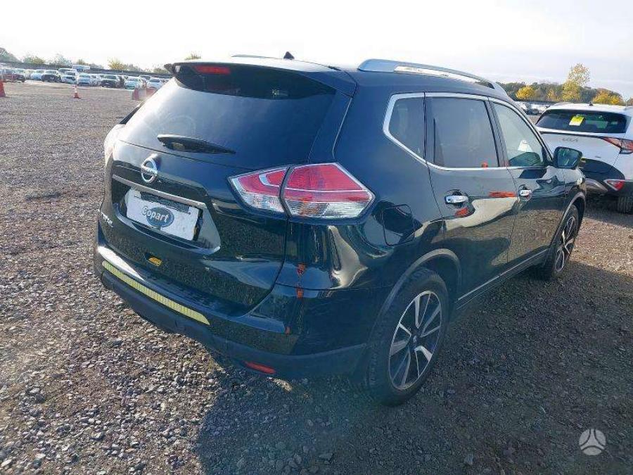 Black Nissan X-Trail 2015 in Siauliai, with an engine capacity of 1.60 L and mileage of 237 thousand km for 5082 €, photo 3 on AUTOMOTO.COM.LV