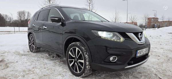 Black Nissan X-Trail 2015 in Mazeikiai, with an engine capacity of 1.60 L and mileage of 236 thousand km for 10300 €, photo 1 on AUTOMOTO.COM.LV