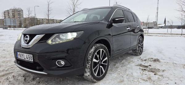 Black Nissan X-Trail 2015 in Mazeikiai, with an engine capacity of 1.60 L and mileage of 236 thousand km for 10300 €, photo 3 on AUTOMOTO.COM.LV
