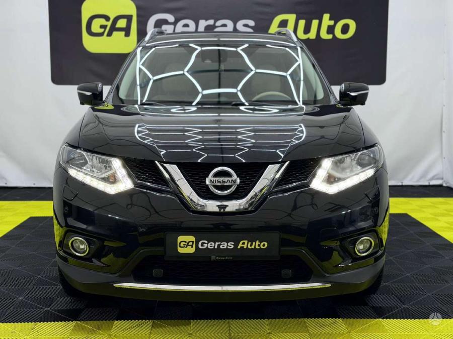 Black Nissan X-Trail 2015 in Vilnius, with an engine capacity of 1.60 L and mileage of 210 thousand km for 10950 €, photo 2 on AUTOMOTO.COM.LV