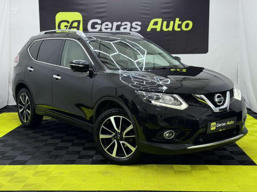 Black Nissan X-Trail 2015 in Vilnius, with an engine capacity of 1.60 L and mileage of 210 thousand km for 10950 €, photo 3 on AUTOMOTO.COM.LV