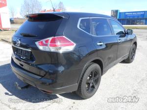 Black Nissan X-Trail 2015 in Viljandi, with an engine capacity of 1.60 L and mileage of 227 thousand km for 9990 €, photo 3 on AUTOMOTO.COM.LV