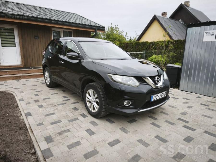 Black Nissan X-Trail 2015 in Jelgava, with an engine capacity of 1.60 L and mileage of 289 thousand km for 5800 €, photo 1 on AUTOMOTO.COM.LV