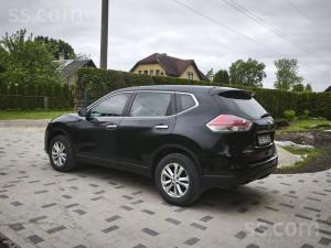 Black Nissan X-Trail 2015 in Jelgava, with an engine capacity of 1.60 L and mileage of 289 thousand km for 5800 €, photo 5 on AUTOMOTO.COM.LV