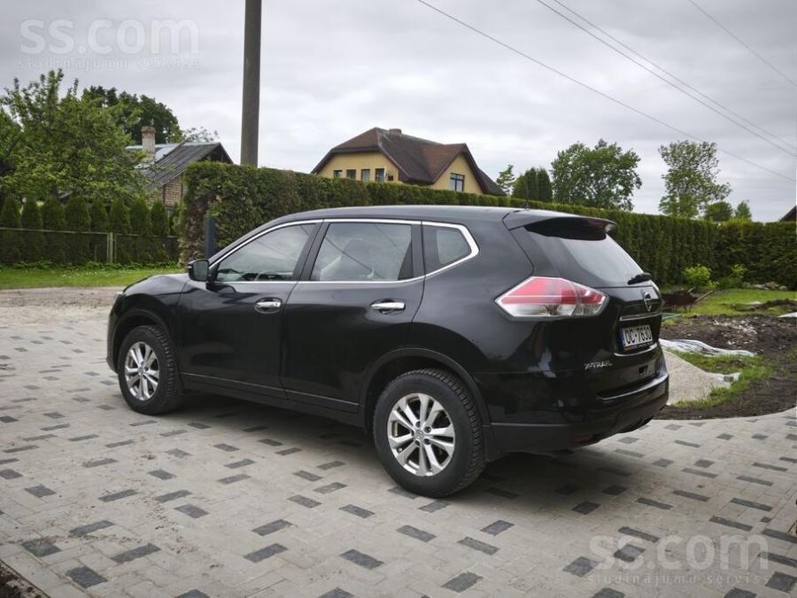 Black Nissan X-Trail 2015 in Jelgava, with an engine capacity of 1.60 L and mileage of 289 thousand km for 5800 €, photo 5 on AUTOMOTO.COM.LV