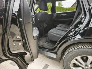 Black Nissan X-Trail 2015 in Jelgava, with an engine capacity of 1.60 L and mileage of 289 thousand km for 5800 €, photo 9 on AUTOMOTO.COM.LV