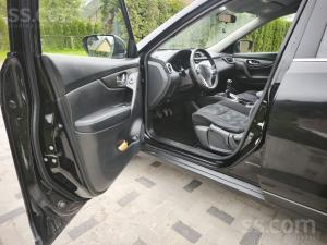 Black Nissan X-Trail 2015 in Jelgava, with an engine capacity of 1.60 L and mileage of 289 thousand km for 5800 €, photo 10 on AUTOMOTO.COM.LV