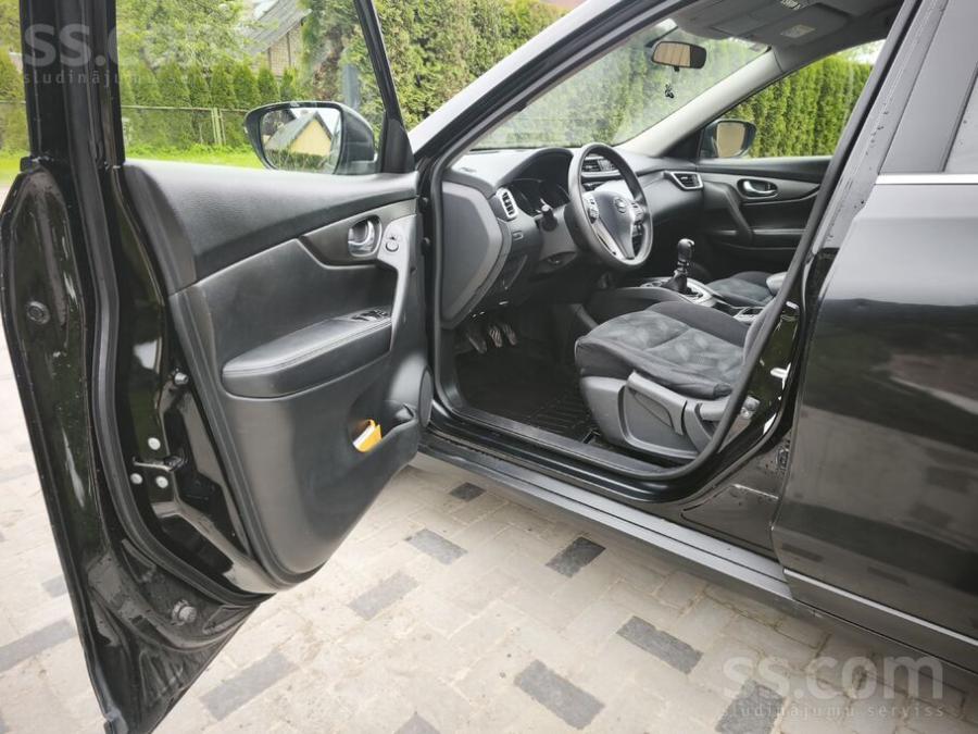 Black Nissan X-Trail 2015 in Jelgava, with an engine capacity of 1.60 L and mileage of 289 thousand km for 5800 €, photo 10 on AUTOMOTO.COM.LV