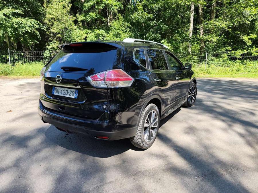 Black Nissan X-Trail 2015 in Taurage, with an engine capacity of 1.60 L and mileage of 150 thousand km for 7100 €, photo 5 on AUTOMOTO.COM.LV