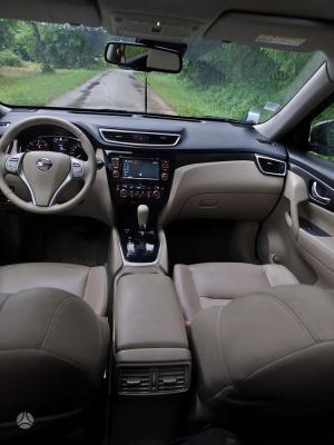Black Nissan X-Trail 2015 in Taurage, with an engine capacity of 1.60 L and mileage of 150 thousand km for 7100 €, photo 6 on AUTOMOTO.COM.LV