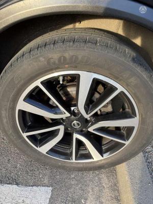 Melns Nissan X-Trail 2015 Viļņa, ar dzinēja tilpumu 1.60 L un nobraukumu 106 tūkst. km par 10380 €, foto 13 vietnē AUTOMOTO.COM.LV