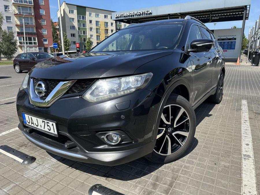 Black Nissan X-Trail 2015 in Vilnius, with an engine capacity of 1.60 L and mileage of 171 thousand km for 9950 €, photo 3 on AUTOMOTO.COM.LV