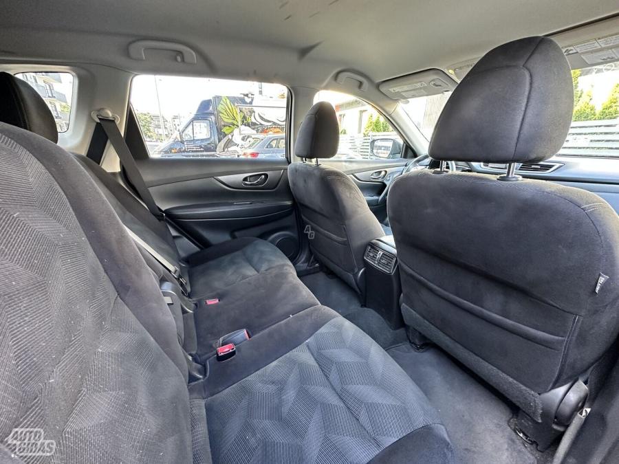 Black Nissan X-Trail 2015 in Vilnius, with an engine capacity of 2.50 L and mileage of 165 thousand km for 8500 €, photo 9 on AUTOMOTO.COM.LV