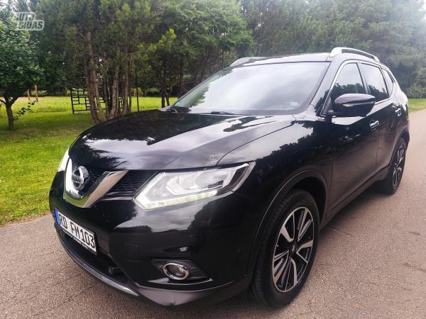 Black Nissan X-Trail 2015 in Mazeikiai, with an engine capacity of 1.60 L and mileage of 264 thousand km for 8600 €, photo 2 on AUTOMOTO.COM.LV