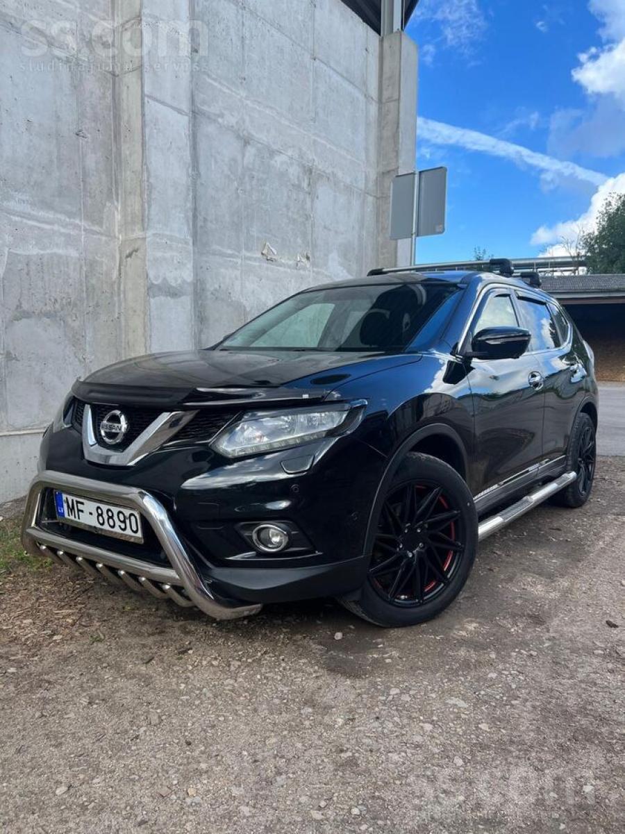 Black Nissan X-Trail 2016 in Riga, with an engine capacity of 1.60 L and mileage of 128 thousand km for 13200 €, photo 1 on AUTOMOTO.COM.LV