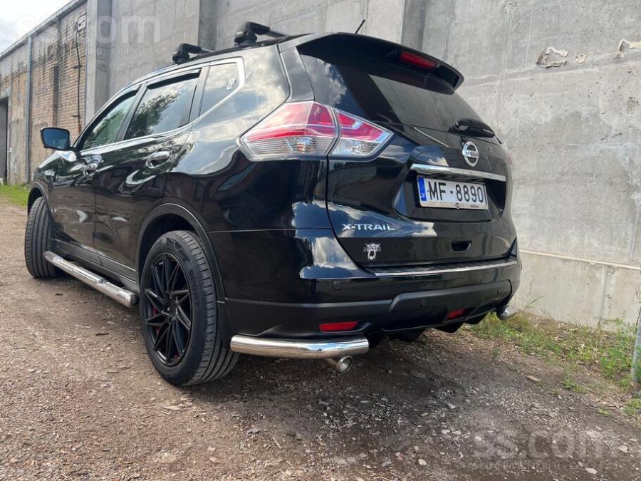 Black Nissan X-Trail 2016 in Riga, with an engine capacity of 1.60 L and mileage of 128 thousand km for 13200 €, photo 2 on AUTOMOTO.COM.LV