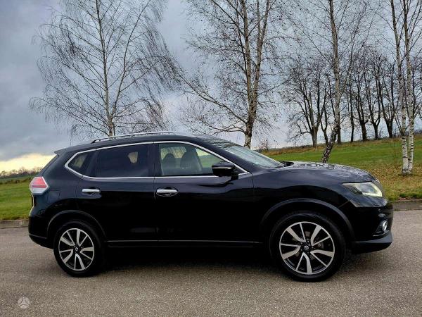 Black Nissan X-Trail 2016 in Vilkaviskis, with an engine capacity of 1.60 L and mileage of 150 thousand km for 11600 €, photo 11 on AUTOMOTO.COM.LV