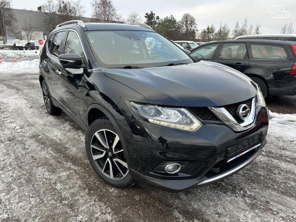 Black Nissan X-Trail 2016 in Alytus, with an engine capacity of 1.60 L and mileage of 260 thousand km for 9400 €, photo 1 on AUTOMOTO.COM.LV