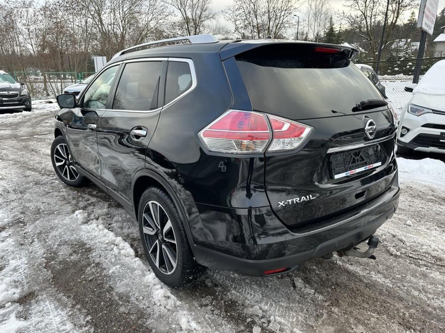 Black Nissan X-Trail 2016 in Alytus, with an engine capacity of 1.60 L and mileage of 260 thousand km for 9400 €, photo 3 on AUTOMOTO.COM.LV