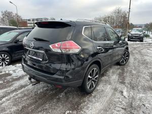 Black Nissan X-Trail 2016 in Alytus, with an engine capacity of 1.60 L and mileage of 260 thousand km for 9400 €, photo 4 on AUTOMOTO.COM.LV