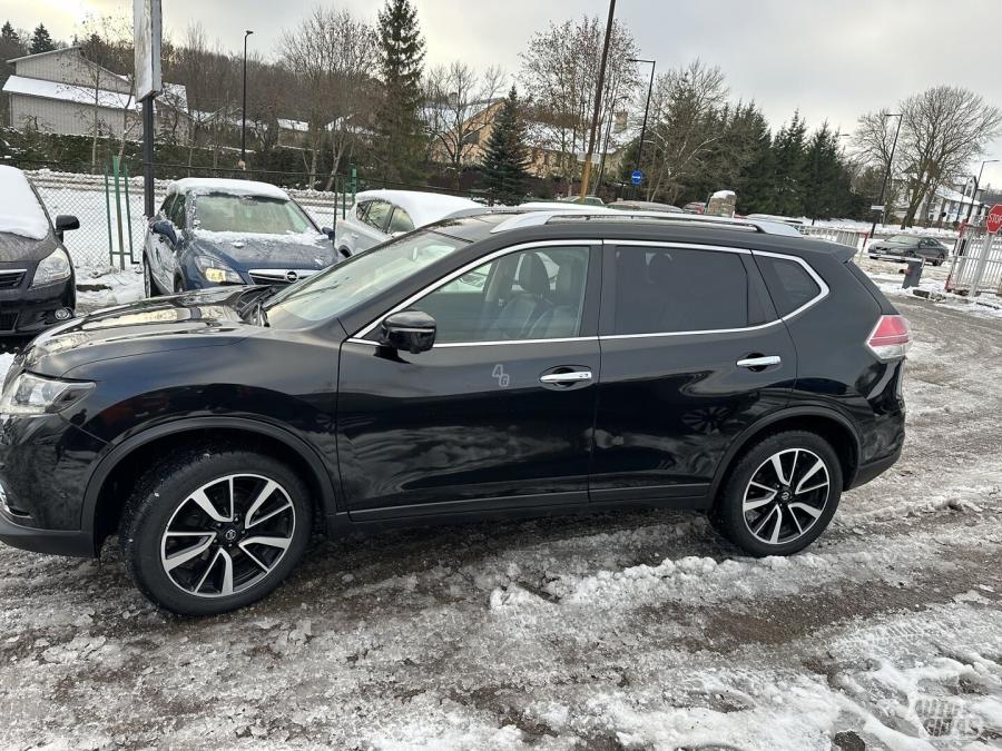 Black Nissan X-Trail 2016 in Alytus, with an engine capacity of 1.60 L and mileage of 260 thousand km for 9400 €, photo 5 on AUTOMOTO.COM.LV