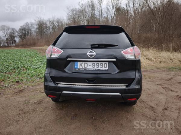Black Nissan X-Trail 2016 in Ogre, with an engine capacity of 1.60 L and mileage of 210 thousand km for 10200 €, photo 6 on AUTOMOTO.COM.LV