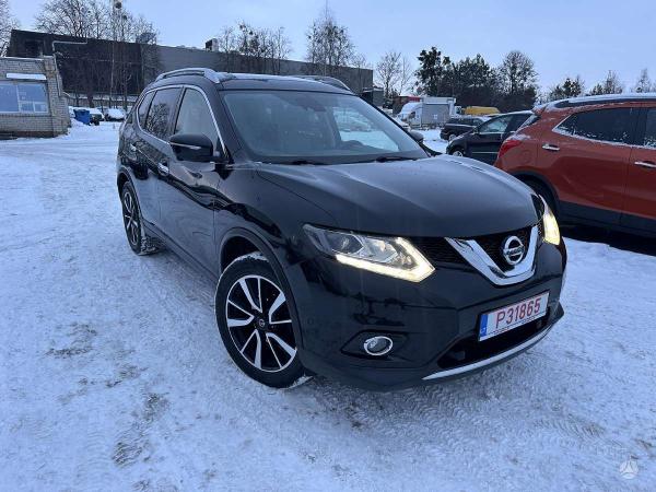 Black Nissan X-Trail 2016 in Alytus, with an engine capacity of 1.60 L and mileage of 260 thousand km for 9400 €, photo 1 on AUTOMOTO.COM.LV