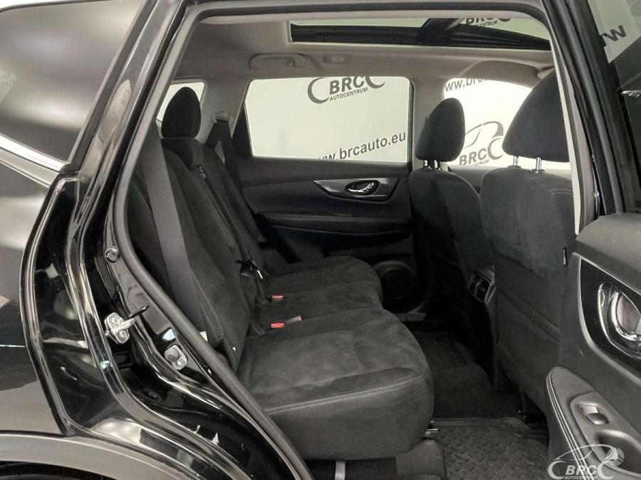 Black Nissan X-Trail 2016 in Vilnius, with an engine capacity of 1.60 L and mileage of 307 thousand km for 7500 €, photo 11 on AUTOMOTO.COM.LV
