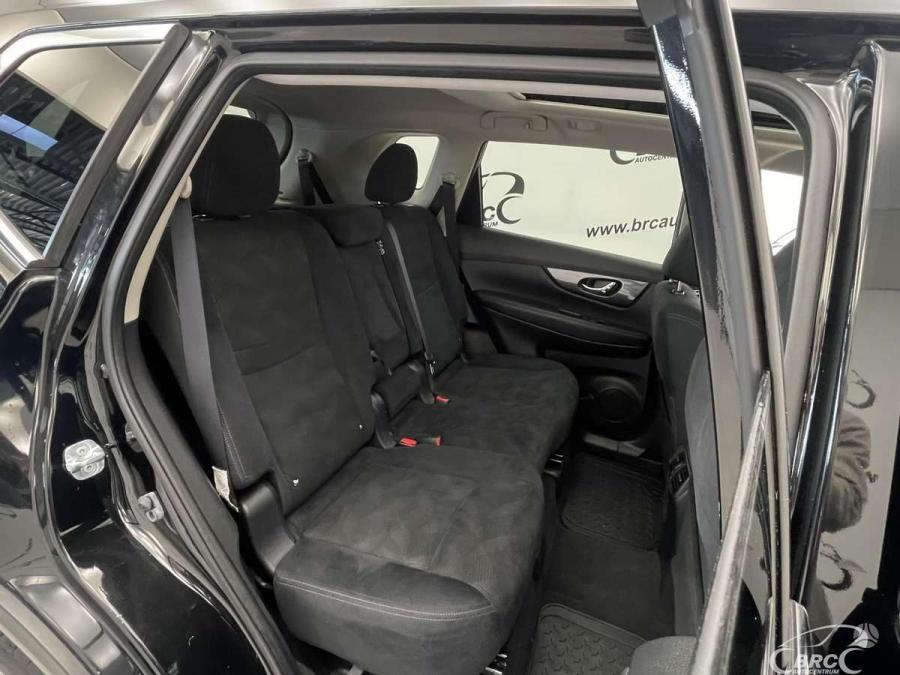 Black Nissan X-Trail 2016 in Vilnius, with an engine capacity of 1.60 L and mileage of 307 thousand km for 7500 €, photo 13 on AUTOMOTO.COM.LV