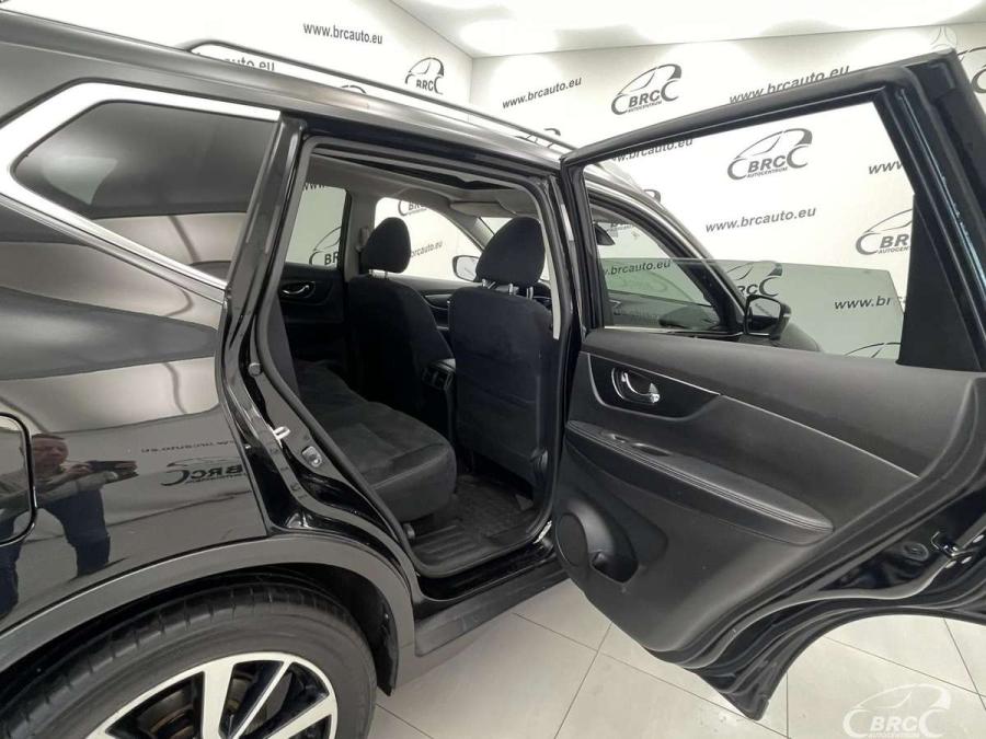 Black Nissan X-Trail 2016 in Vilnius, with an engine capacity of 1.60 L and mileage of 307 thousand km for 7500 €, photo 14 on AUTOMOTO.COM.LV