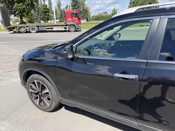Melns Nissan X-Trail 2016 Tauragė, ar dzinēja tilpumu 1.60 L un nobraukumu 217 tūkst. km par 8400 €, foto 2 vietnē AUTOMOTO.COM.LV